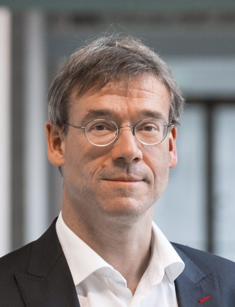 Prof. Dr. – Ing. Kai-Olaf Hinrichsen – TUM Asia